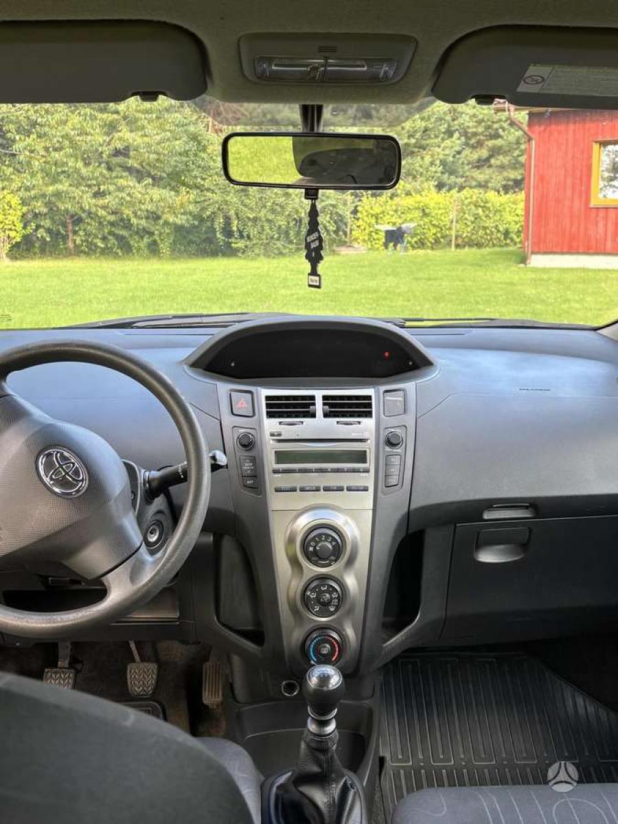 Red Toyota Yaris 2009 in Klaipeda, with an engine capacity of 1.33 L and mileage of 234 thousand km for 1500 €, photo 16 on AUTOMOTO.COM.LV