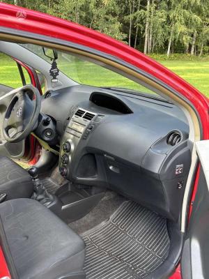 Red Toyota Yaris 2009 in Klaipeda, with an engine capacity of 1.33 L and mileage of 234 thousand km for 1500 €, photo 18 on AUTOMOTO.COM.LV