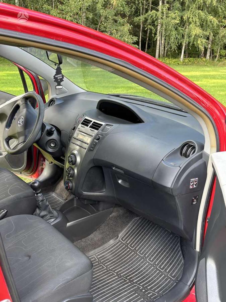 Red Toyota Yaris 2009 in Klaipeda, with an engine capacity of 1.33 L and mileage of 234 thousand km for 1500 €, photo 18 on AUTOMOTO.COM.LV