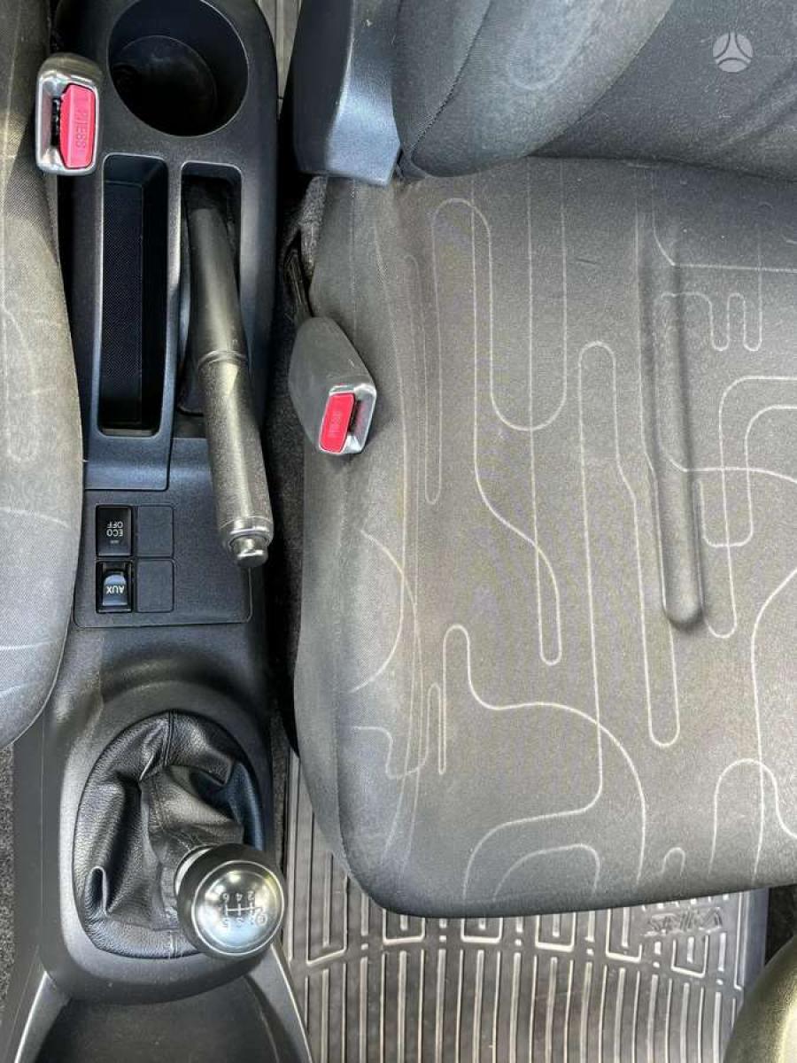 Red Toyota Yaris 2009 in Klaipeda, with an engine capacity of 1.33 L and mileage of 234 thousand km for 1500 €, photo 19 on AUTOMOTO.COM.LV