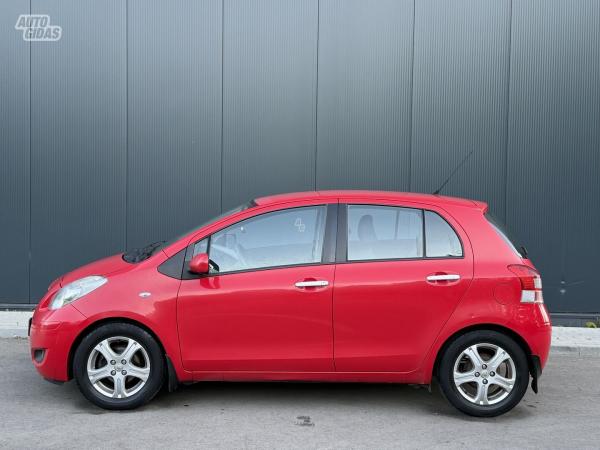 Sarkans Toyota Yaris 2010 Panevēža, ar dzinēja tilpumu 1.30 L un nobraukumu 219 tūkst. km par 2350 €, foto 4 vietnē AUTOMOTO.COM.LV