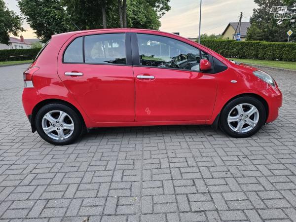 Sarkans Toyota Yaris 2010 Marijampole, ar dzinēja tilpumu 1.30 L un nobraukumu 219 tūkst. km par 3100 €, foto 5 vietnē AUTOMOTO.COM.LV