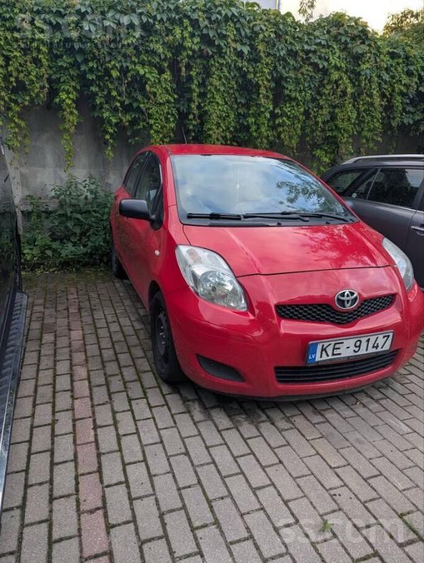 Sarkans Toyota Yaris 2010 Rīga, ar dzinēja tilpumu 1.30 L un nobraukumu 312 tūkst. km par 1450 €, foto 1 vietnē AUTOMOTO.COM.LV