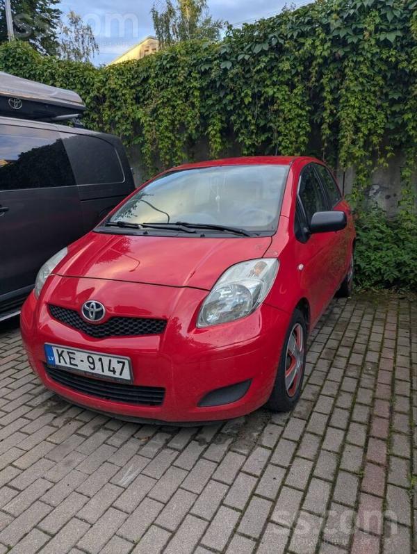 Sarkans Toyota Yaris 2010 Rīga, ar dzinēja tilpumu 1.30 L un nobraukumu 312 tūkst. km par 1450 €, foto 3 vietnē AUTOMOTO.COM.LV