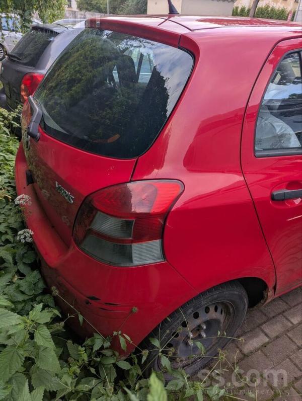 Sarkans Toyota Yaris 2010 Rīga, ar dzinēja tilpumu 1.30 L un nobraukumu 312 tūkst. km par 1450 €, foto 4 vietnē AUTOMOTO.COM.LV