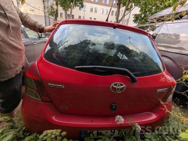 Sarkans Toyota Yaris 2010 Rīga, ar dzinēja tilpumu 1.30 L un nobraukumu 312 tūkst. km par 1450 €, foto 5 vietnē AUTOMOTO.COM.LV
