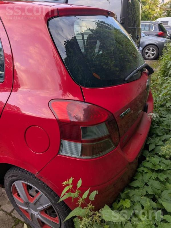 Sarkans Toyota Yaris 2010 Rīga, ar dzinēja tilpumu 1.30 L un nobraukumu 312 tūkst. km par 1450 €, foto 7 vietnē AUTOMOTO.COM.LV