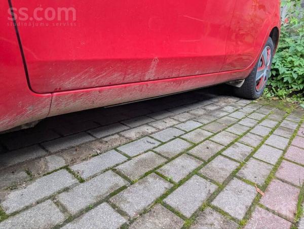 Sarkans Toyota Yaris 2010 Rīga, ar dzinēja tilpumu 1.30 L un nobraukumu 312 tūkst. km par 1450 €, foto 8 vietnē AUTOMOTO.COM.LV