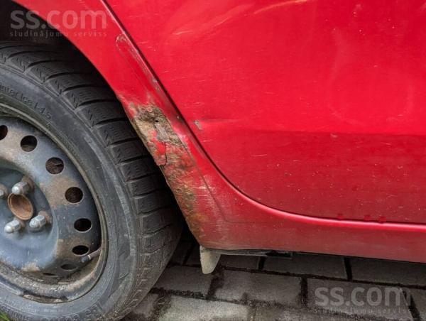 Sarkans Toyota Yaris 2010 Rīga, ar dzinēja tilpumu 1.30 L un nobraukumu 312 tūkst. km par 1450 €, foto 9 vietnē AUTOMOTO.COM.LV