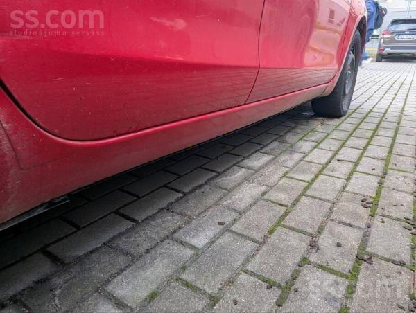 Sarkans Toyota Yaris 2010 Rīga, ar dzinēja tilpumu 1.30 L un nobraukumu 312 tūkst. km par 1450 €, foto 10 vietnē AUTOMOTO.COM.LV
