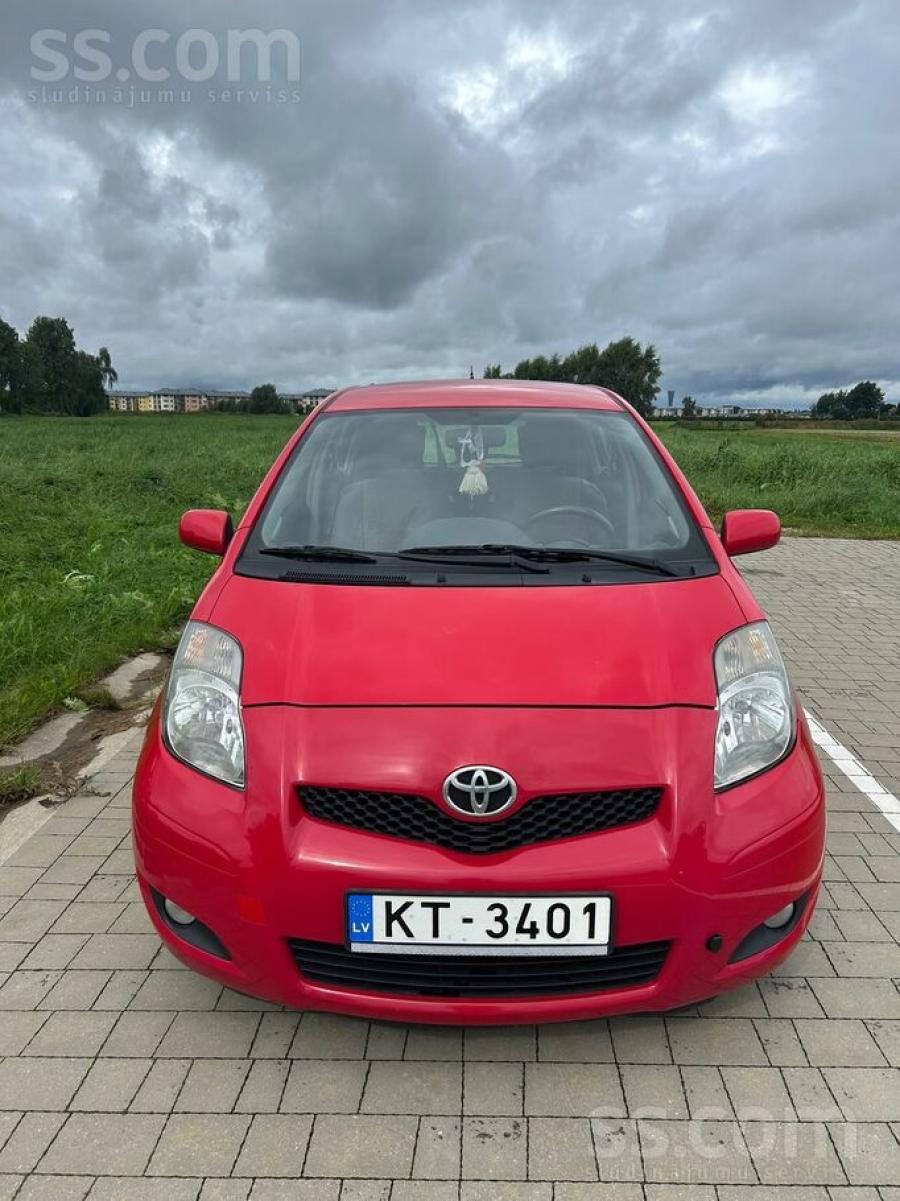 Red Toyota Yaris 2010 in Riga, with an engine capacity of 1.30 L and mileage of 146 thousand km for 2500 €, photo 4 on AUTOMOTO.COM.LV