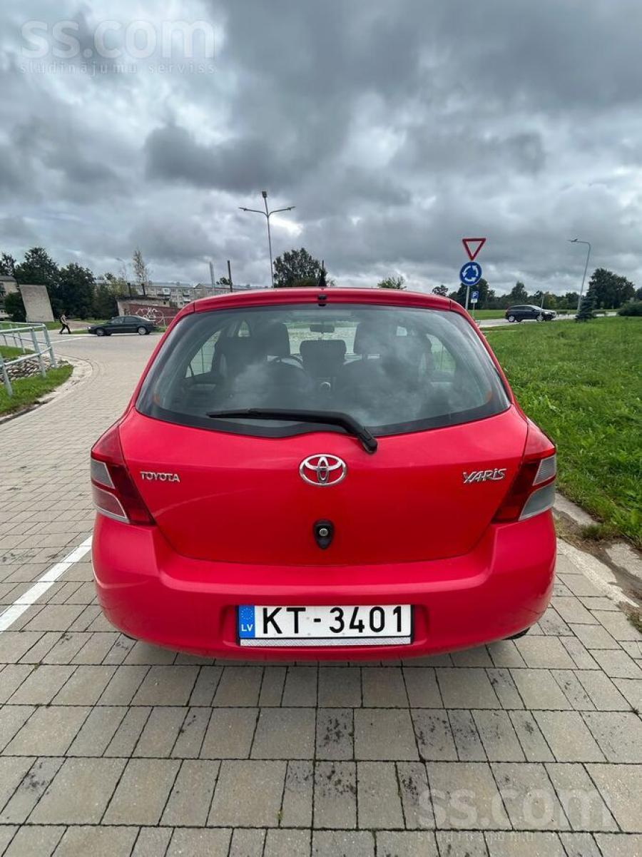 Red Toyota Yaris 2010 in Riga, with an engine capacity of 1.30 L and mileage of 146 thousand km for 2500 €, photo 5 on AUTOMOTO.COM.LV