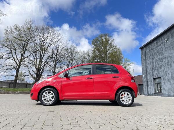 Red Toyota Yaris 2011 in Riga, with an engine capacity of 1.40 L and mileage of 200 thousand km for 31990 €, photo 10 on AUTOMOTO.COM.LV