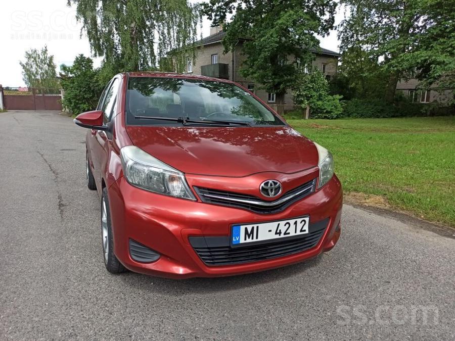 Sarkans Toyota Yaris 2011 Rīga, ar dzinēja tilpumu 1.40 L un nobraukumu 233 tūkst. km par 3500 €, foto 2 vietnē AUTOMOTO.COM.LV