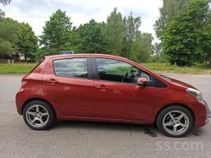 Sarkans Toyota Yaris 2011 Rīga, ar dzinēja tilpumu 1.40 L un nobraukumu 233 tūkst. km par 3500 €, foto 5 vietnē AUTOMOTO.COM.LV