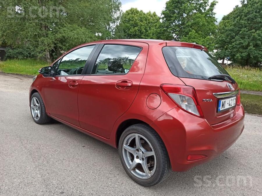 Sarkans Toyota Yaris 2011 Rīga, ar dzinēja tilpumu 1.40 L un nobraukumu 233 tūkst. km par 3500 €, foto 8 vietnē AUTOMOTO.COM.LV