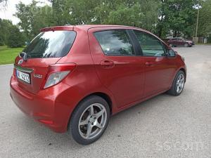 Sarkans Toyota Yaris 2011 Rīga, ar dzinēja tilpumu 1.40 L un nobraukumu 233 tūkst. km par 3500 €, foto 9 vietnē AUTOMOTO.COM.LV