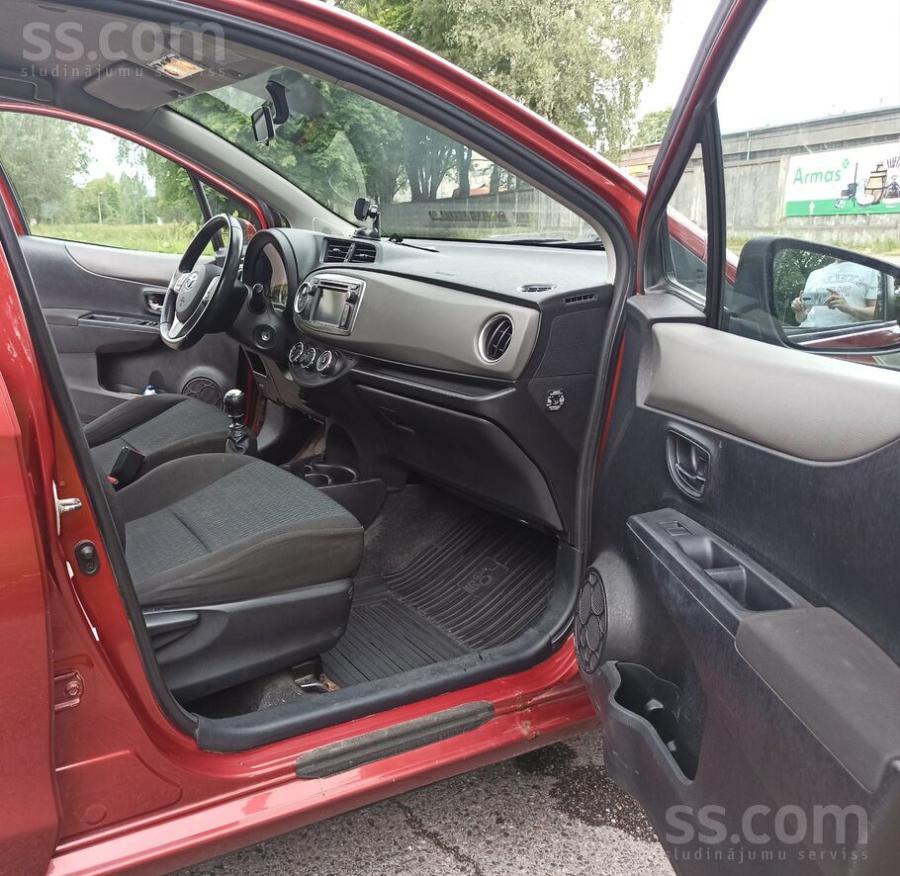 Sarkans Toyota Yaris 2011 Rīga, ar dzinēja tilpumu 1.40 L un nobraukumu 233 tūkst. km par 3500 €, foto 12 vietnē AUTOMOTO.COM.LV