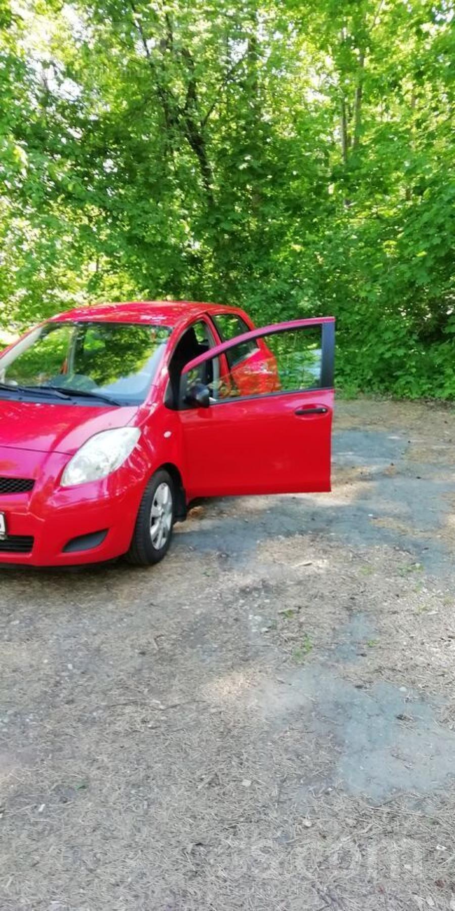 Sarkans Toyota Yaris 2011 Rīga, ar dzinēja tilpumu 1.30 L un nobraukumu 271 tūkst. km par 2900 €, foto 3 vietnē AUTOMOTO.COM.LV