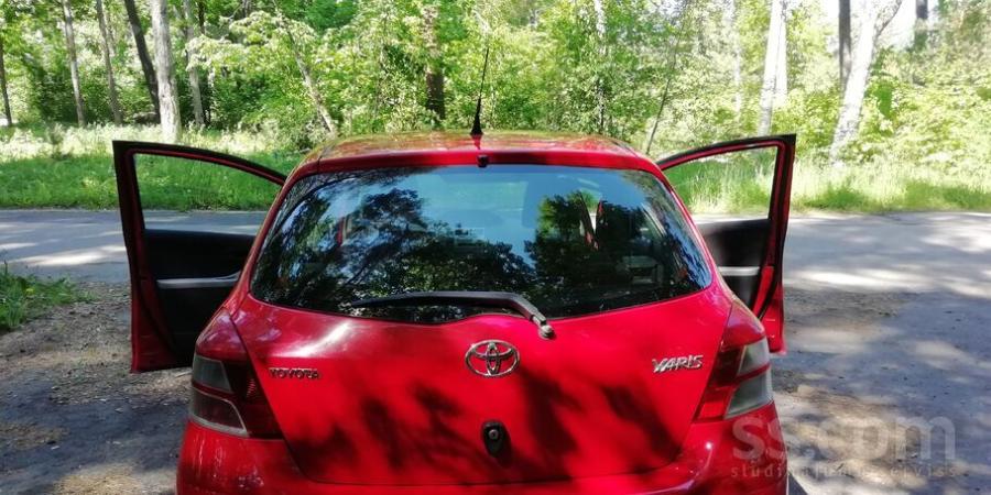 Sarkans Toyota Yaris 2011 Rīga, ar dzinēja tilpumu 1.30 L un nobraukumu 271 tūkst. km par 2900 €, foto 4 vietnē AUTOMOTO.COM.LV