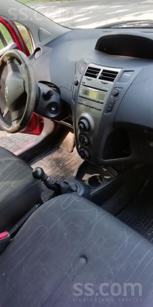 Sarkans Toyota Yaris 2011 Rīga, ar dzinēja tilpumu 1.30 L un nobraukumu 271 tūkst. km par 2900 €, foto 5 vietnē AUTOMOTO.COM.LV