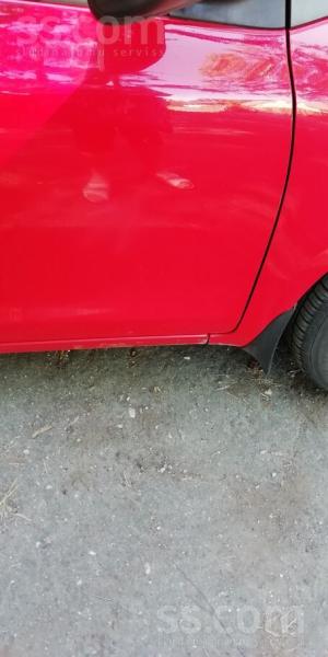 Sarkans Toyota Yaris 2011 Rīga, ar dzinēja tilpumu 1.30 L un nobraukumu 271 tūkst. km par 2900 €, foto 13 vietnē AUTOMOTO.COM.LV