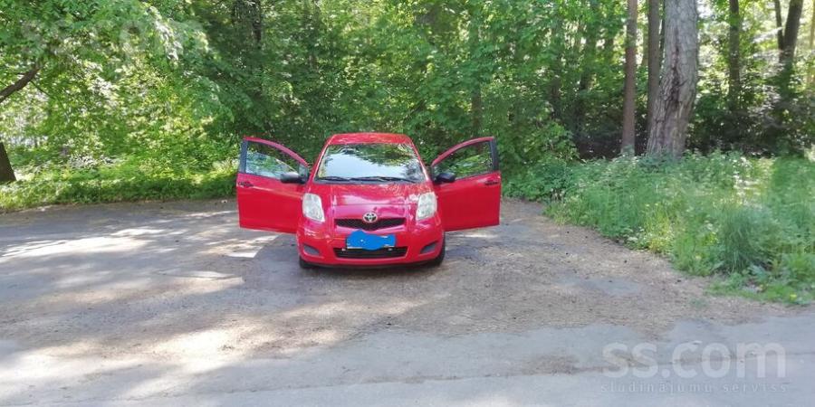 Sarkans Toyota Yaris 2011 Rīga, ar dzinēja tilpumu 1.30 L un nobraukumu 271 tūkst. km par 2900 €, foto 16 vietnē AUTOMOTO.COM.LV