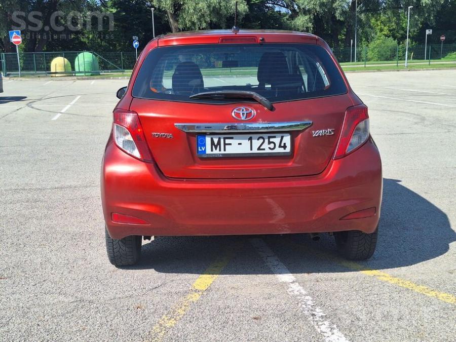 Red Toyota Yaris 2011 in Riga, with an engine capacity of 1.30 L and mileage of 230 thousand km for 4500 €, photo 6 on AUTOMOTO.COM.LV