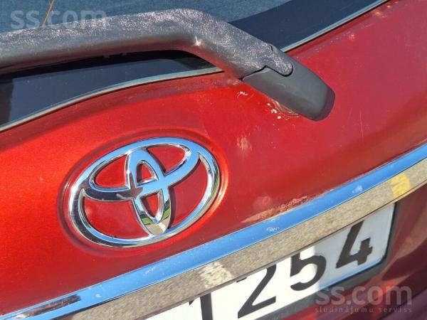 Red Toyota Yaris 2011 in Riga, with an engine capacity of 1.30 L and mileage of 230 thousand km for 4500 €, photo 6 on AUTOMOTO.COM.LV