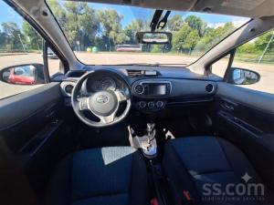 Red Toyota Yaris 2011 in Riga, with an engine capacity of 1.30 L and mileage of 230 thousand km for 4500 €, photo 10 on AUTOMOTO.COM.LV