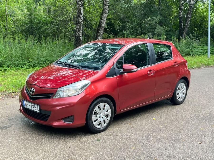 Sarkans Toyota Yaris 2011 Rīga, ar dzinēja tilpumu 1.30 L un nobraukumu 0 tūkst. km par 5499 €, foto 1 vietnē AUTOMOTO.COM.LV
