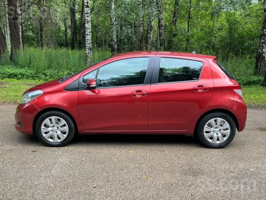 Sarkans Toyota Yaris 2011 Rīga, ar dzinēja tilpumu 1.30 L un nobraukumu 0 tūkst. km par 5499 €, foto 3 vietnē AUTOMOTO.COM.LV