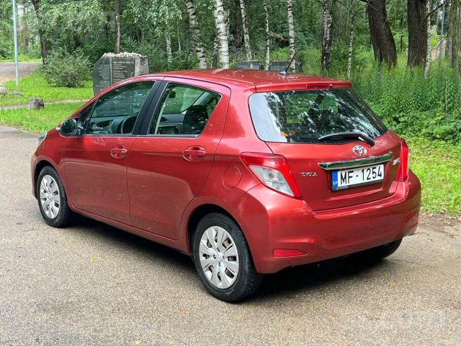 Sarkans Toyota Yaris 2011 Rīga, ar dzinēja tilpumu 1.30 L un nobraukumu 0 tūkst. km par 5499 €, foto 4 vietnē AUTOMOTO.COM.LV