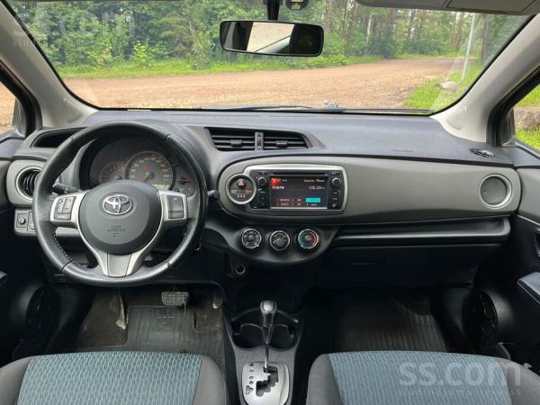 Red Toyota Yaris 2011 in Riga, with an engine capacity of 1.30 L and mileage of 0 thousand km for 5499 €, photo 10 on AUTOMOTO.COM.LV
