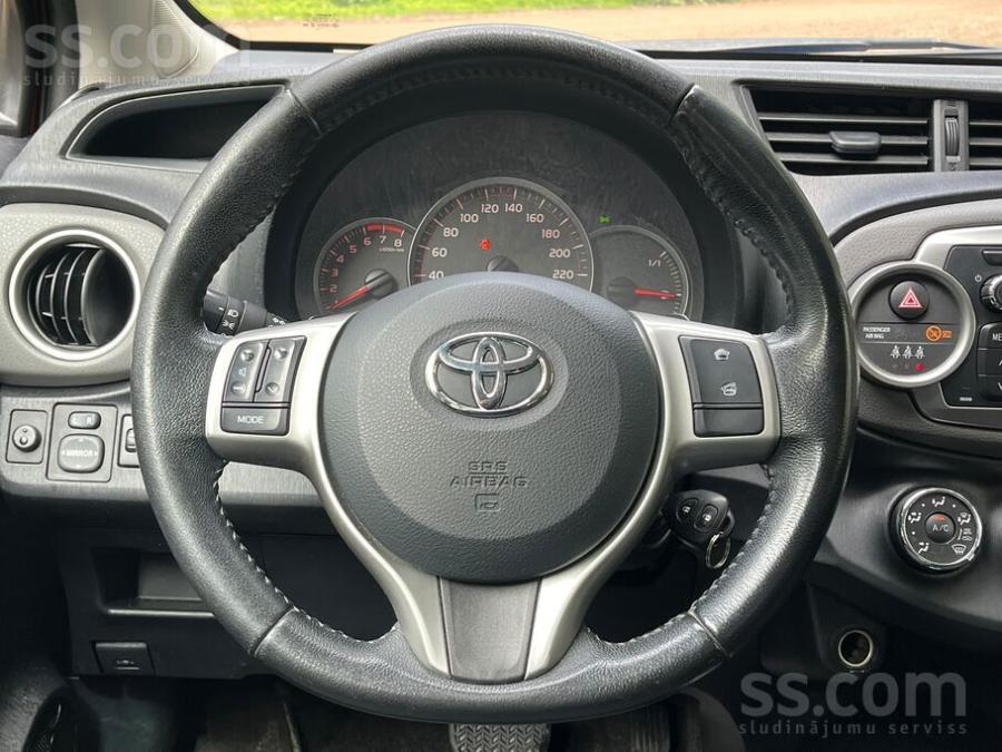 Sarkans Toyota Yaris 2011 Rīga, ar dzinēja tilpumu 1.30 L un nobraukumu 0 tūkst. km par 5499 €, foto 12 vietnē AUTOMOTO.COM.LV