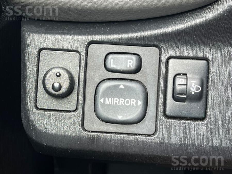 Sarkans Toyota Yaris 2011 Rīga, ar dzinēja tilpumu 1.30 L un nobraukumu 0 tūkst. km par 5499 €, foto 16 vietnē AUTOMOTO.COM.LV