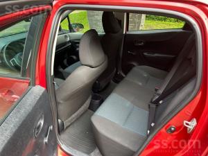 Sarkans Toyota Yaris 2011 Rīga, ar dzinēja tilpumu 1.30 L un nobraukumu 0 tūkst. km par 5499 €, foto 25 vietnē AUTOMOTO.COM.LV