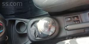 Sarkans Toyota Yaris 2011 Rīga, ar dzinēja tilpumu 1.30 L un nobraukumu 271 tūkst. km par 2400 €, foto 6 vietnē AUTOMOTO.COM.LV