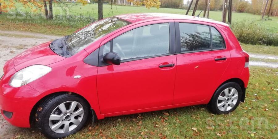 Sarkans Toyota Yaris 2011 Rīga, ar dzinēja tilpumu 1.30 L un nobraukumu 271 tūkst. km par 2400 €, foto 10 vietnē AUTOMOTO.COM.LV