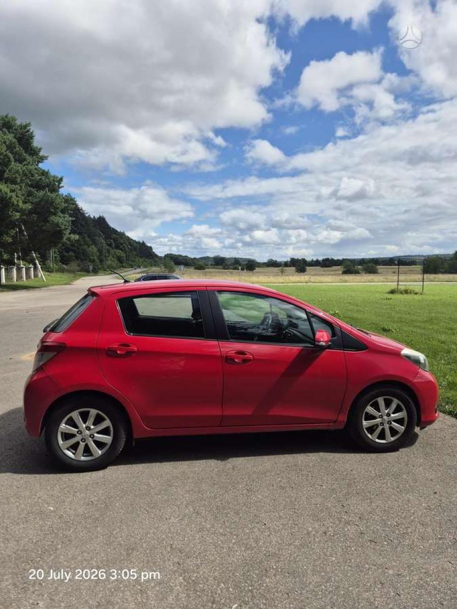Sarkans Toyota Yaris 2011 Kauņa, ar dzinēja tilpumu 1.33 L un nobraukumu 160 tūkst. km par 4900 €, foto 3 vietnē AUTOMOTO.COM.LV