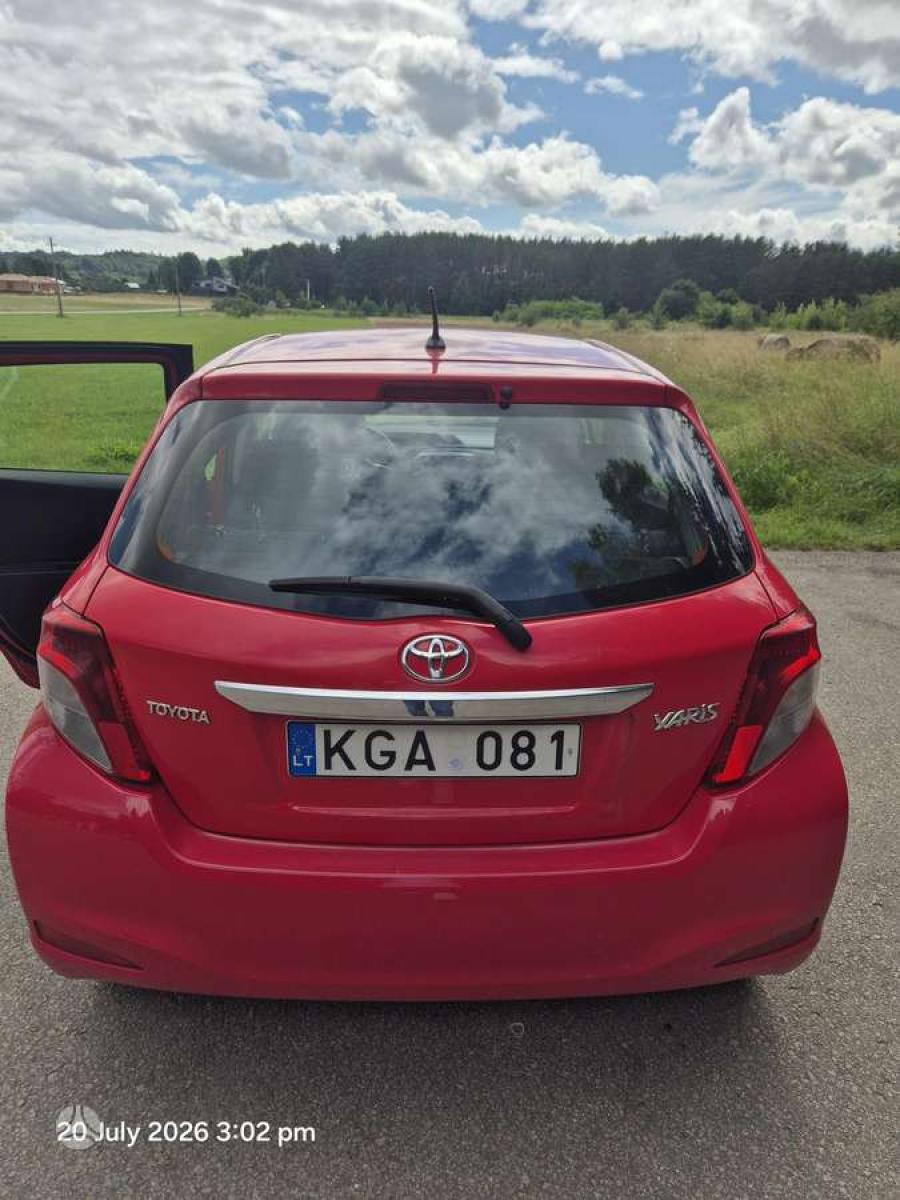 Sarkans Toyota Yaris 2011 Kauņa, ar dzinēja tilpumu 1.33 L un nobraukumu 160 tūkst. km par 4900 €, foto 5 vietnē AUTOMOTO.COM.LV