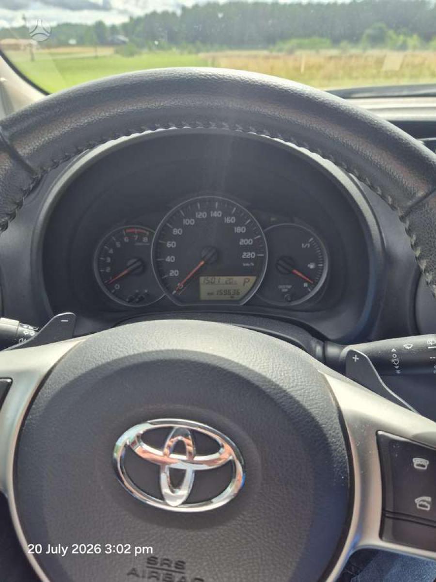 Sarkans Toyota Yaris 2011 Kauņa, ar dzinēja tilpumu 1.33 L un nobraukumu 160 tūkst. km par 4900 €, foto 10 vietnē AUTOMOTO.COM.LV