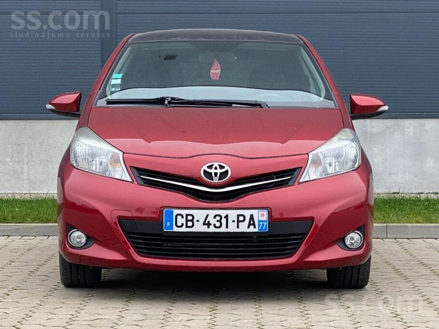Red Toyota Yaris 2012 in Riga, with an engine capacity of 1.40 L and mileage of 0 thousand km for 4990 €, photo 2 on AUTOMOTO.COM.LV