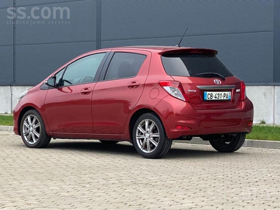 Red Toyota Yaris 2012 in Riga, with an engine capacity of 1.40 L and mileage of 0 thousand km for 4990 €, photo 5 on AUTOMOTO.COM.LV