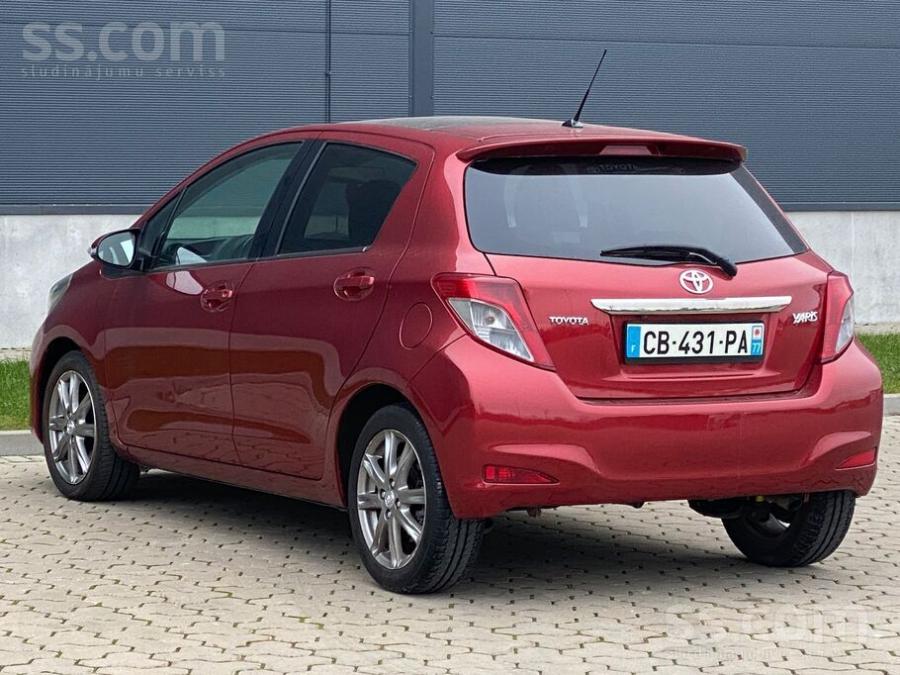 Red Toyota Yaris 2012 in Riga, with an engine capacity of 1.40 L and mileage of 0 thousand km for 4990 €, photo 7 on AUTOMOTO.COM.LV