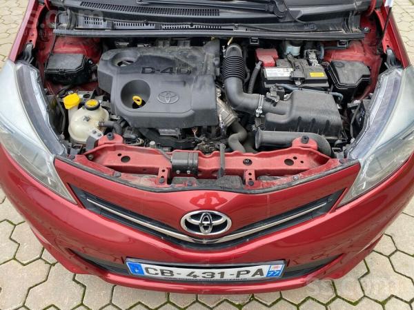 Red Toyota Yaris 2012 in Riga, with an engine capacity of 1.40 L and mileage of 0 thousand km for 4990 €, photo 10 on AUTOMOTO.COM.LV
