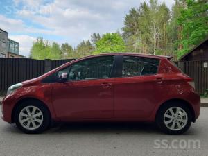 Sarkans Toyota Yaris 2012 Rīga, ar dzinēja tilpumu 1.30 L un nobraukumu 93 tūkst. km par 23500 €, foto 2 vietnē AUTOMOTO.COM.LV