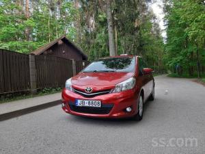 Sarkans Toyota Yaris 2012 Rīga, ar dzinēja tilpumu 1.30 L un nobraukumu 93 tūkst. km par 23500 €, foto 3 vietnē AUTOMOTO.COM.LV