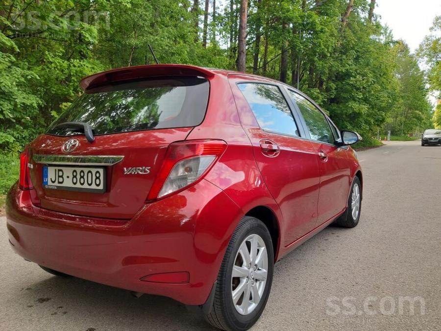 Sarkans Toyota Yaris 2012 Rīga, ar dzinēja tilpumu 1.30 L un nobraukumu 93 tūkst. km par 23500 €, foto 4 vietnē AUTOMOTO.COM.LV
