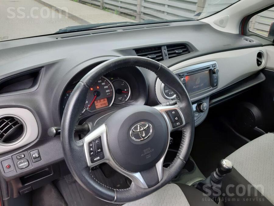Sarkans Toyota Yaris 2012 Rīga, ar dzinēja tilpumu 1.30 L un nobraukumu 93 tūkst. km par 23500 €, foto 7 vietnē AUTOMOTO.COM.LV